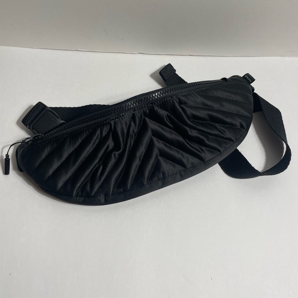 Athleta | Accessories | Athleta Womens Kinetic Shine Waistbag Black ...